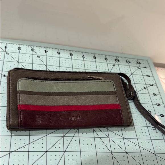 Relic | Bags | Relic Womens Wallet With Red And Green Stripes | Poshmark